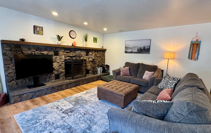 Evergreen Escape: Pup Friendly W/ac, Fenced Yard - Pinetop-Lakeside, AZ