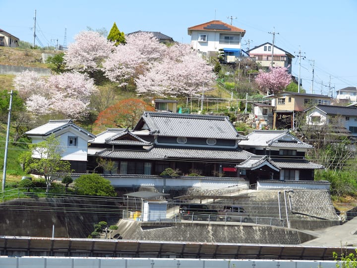 新尾道駅より徒歩６分！　Shin-onomichi Kurochan’s House - Onomichi