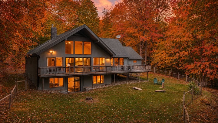 Stowe Woods Chalet - Hot Tub, Fam-friendly & Cozy - Stowe, VT