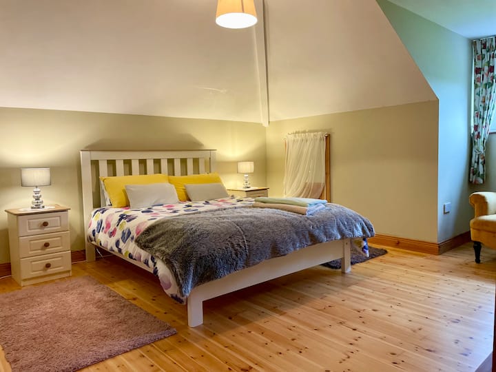 Perfect For Two R1 - Oranmore