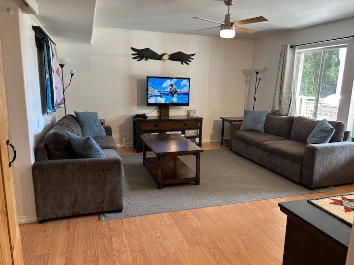 Home Away From Home In Gibsons - Gibsons