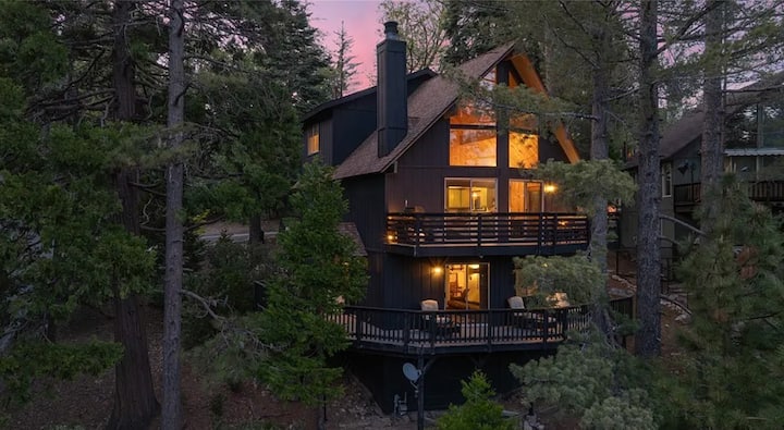 A-frame Modern Cabin, Tree Top Lake View Fireplace - San Bernardino, CA