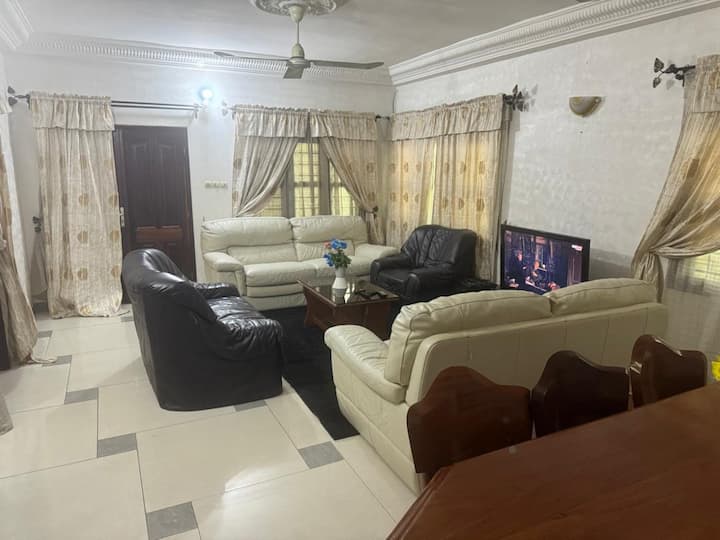 Résidence Mathy B0, Trois Chambres Et Un Salon - Cotonou