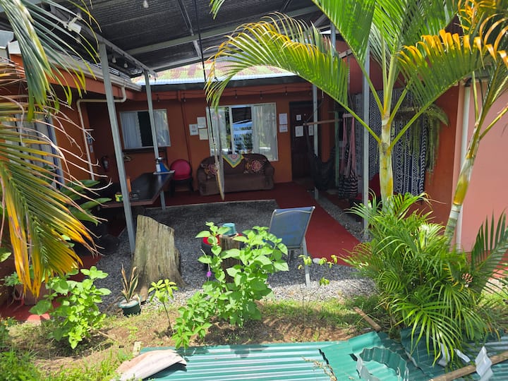 Alojamientos N&s-queen Bed/parking Lot-wifi-a/c-tv - La Fortuna