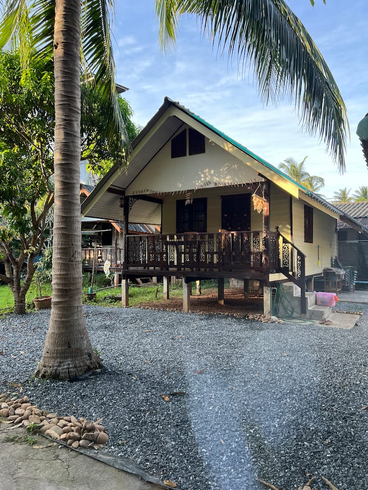 Mango House Traditional Wooden Bungalow - Ko Lanta District