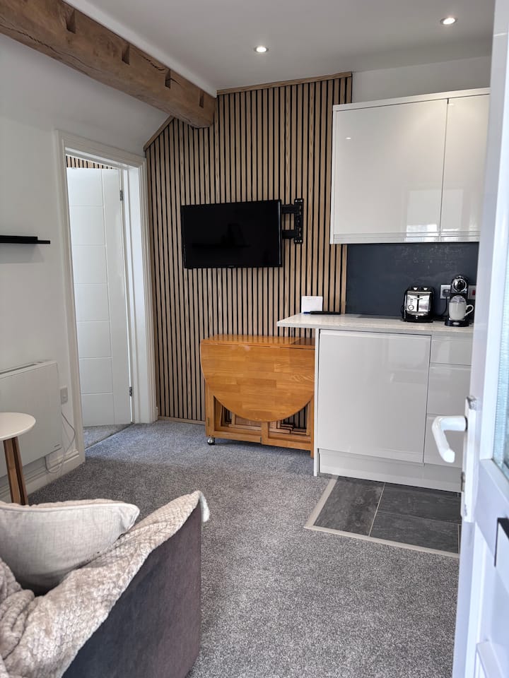 Self Contained One Bedroom Annex, Great Views - Shepton Mallet