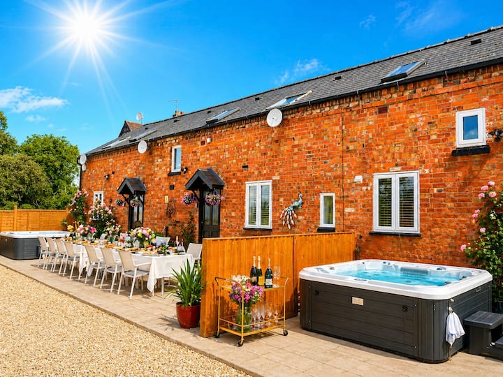 The Shakespeare Lodge - Sleeps To 12 - 2 Hot Tubs! - Stratford-upon-Avon