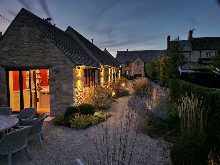 Luxury Cotswold Barn | Hot Tub | Sleeps 7 |Burford - Burford