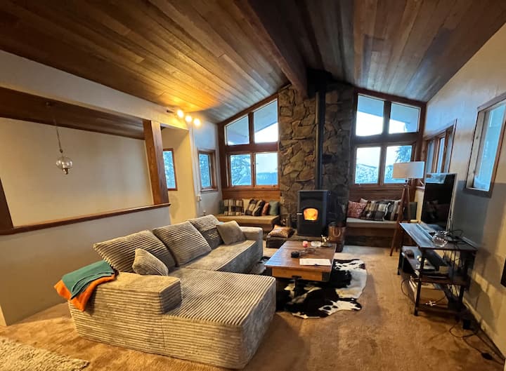 Scenic, Peaceful, And Private  3-story Cabin - Mammoth Lakes, CA