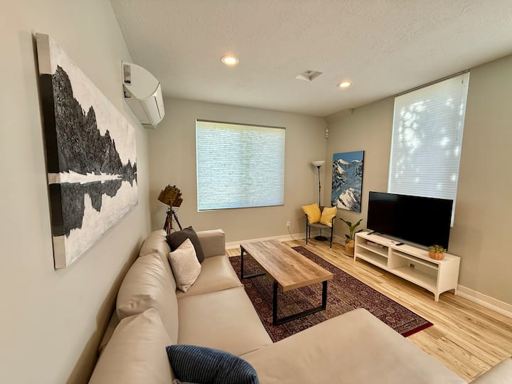 Remodeled Downtown King Suite - Salt Lake City, UT