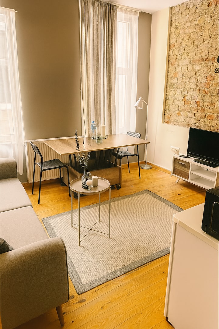 Air Con. +Fast Wifi + Location + Rooftop + History - Karaköy