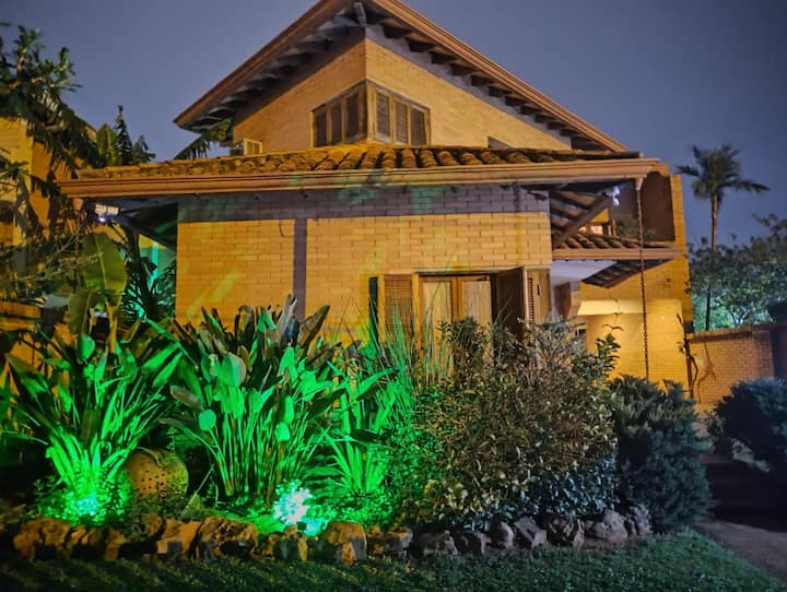 Hermosa Casa Jardín - Paraguay