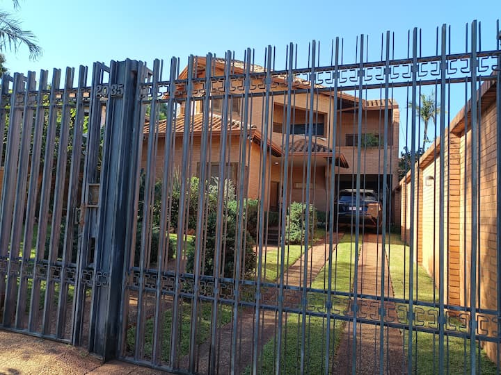 Hermosa Casa Jardín - Paraguay