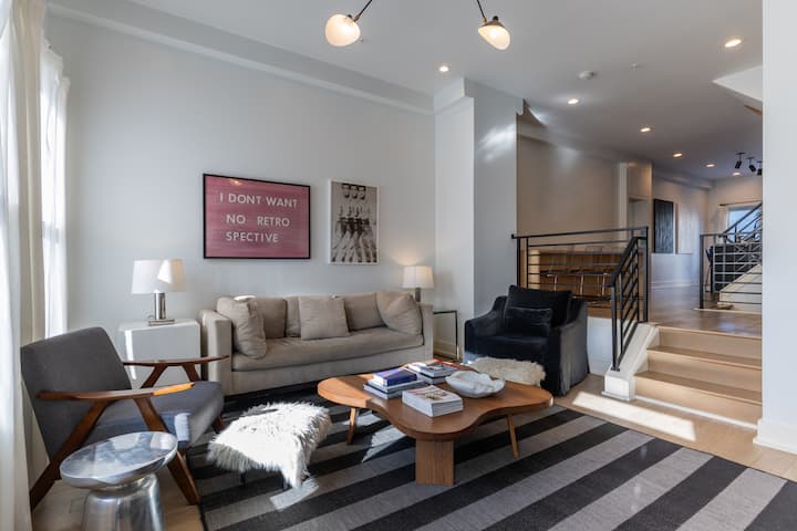 Trendy, Modern, & Comfy Home W/roofdeck + Backyard - Naval Square - Philadelphia