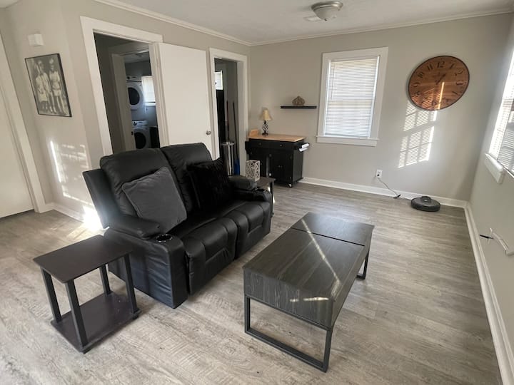 Cute Little Lake Bottom Cottage Apartment - Columbus, GA