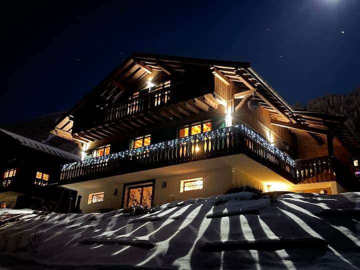 Chalet Le Tadorne Is A Traditional Savoyard Chalet - La Chapelle-d'Abondance