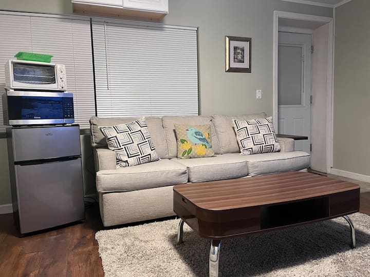 Private Suite 1 Br, 1 Ba, 1 Lr, 1flr - Dedham, MA