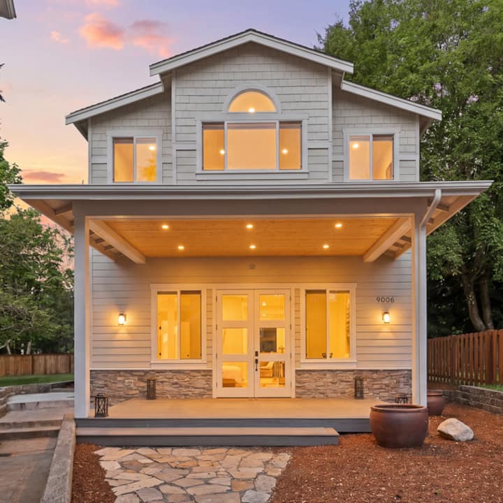 Luxury Guest House
(View World Cup On Huge 4k Tvs) - Bothell, WA