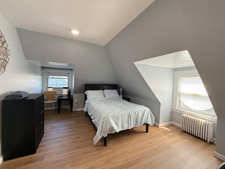 Attic Rose Private Room - Jersey City, NJ