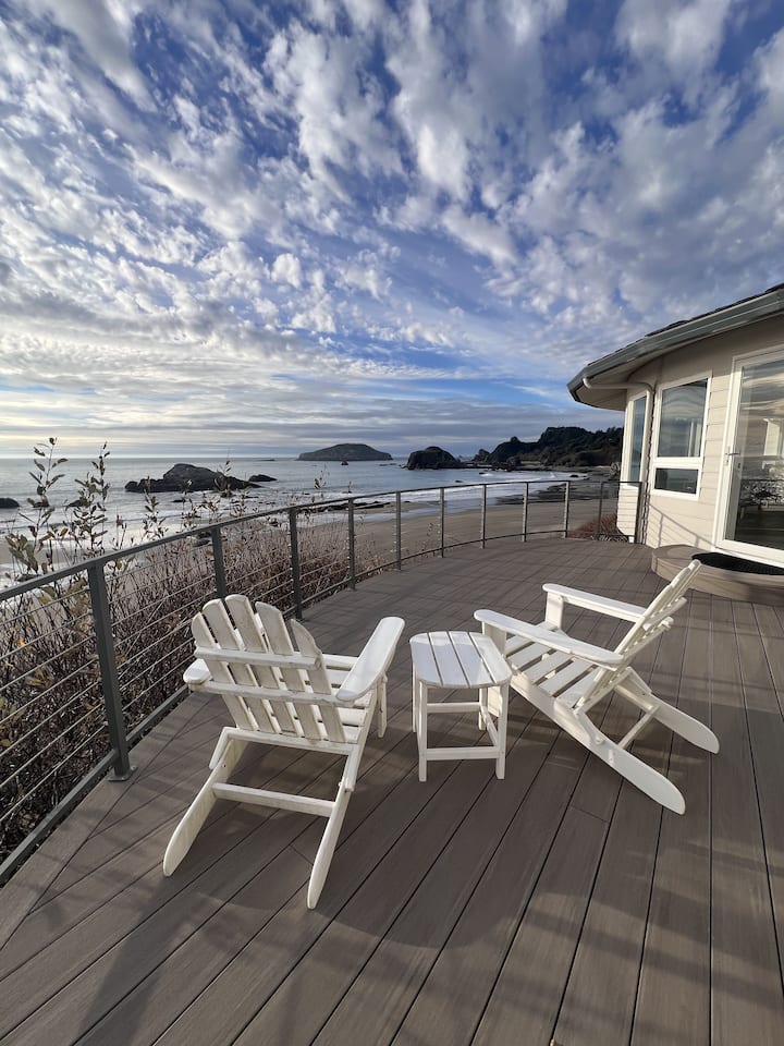 Panoramic Ocean Views From The Zen Round House - Brookings, OR