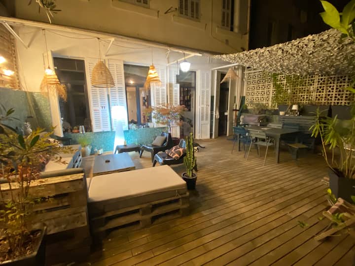 Appartement 100 M2 Avec Terrasse 50m2 Et Jacuzzi - Marseille