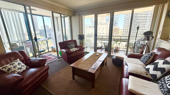 Peaceful Suite Overlooking Parramatta River & City - Fairfield