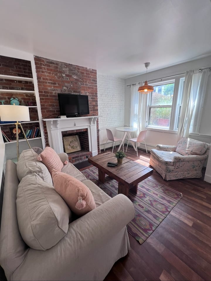 Historic Brownstone Close To Beach & Amphitheater - Bridgeport, CT