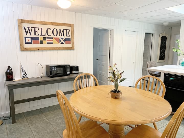 Bootleggers: Downtown Saugatuck, Deck, Fire Pit - Saugatuck, MI