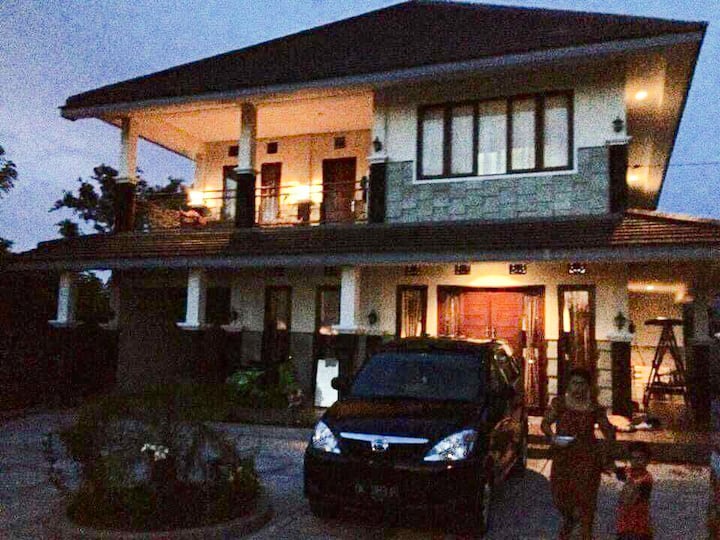 Rumah Villa 7 Kamar Tidur - Sanur