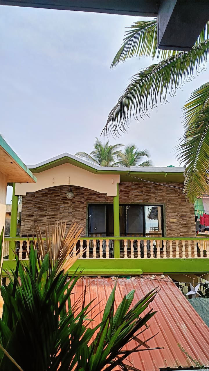 3 Bedroom Holiday Apartment On Ashwem Beach - ゴア