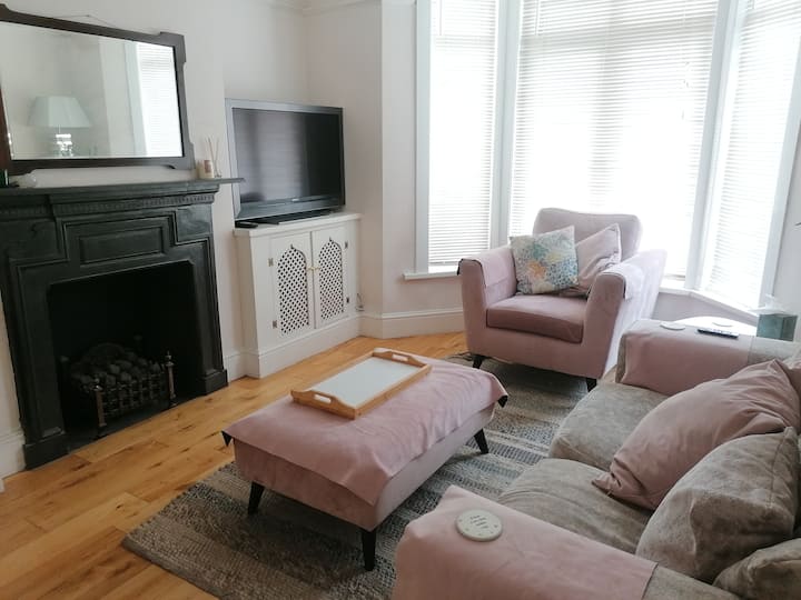 London Victorian Townhouse (Sleeps 7) - Watford