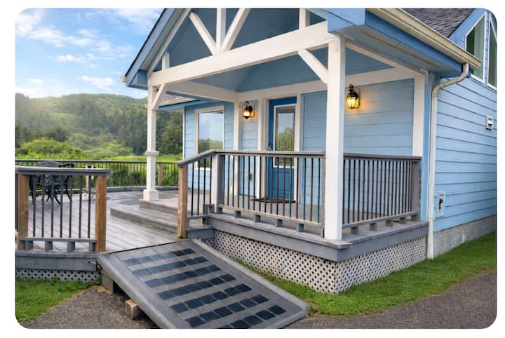 Creekview Cottage With Hot Tub (Cottage 37) - Gold Beach, OR