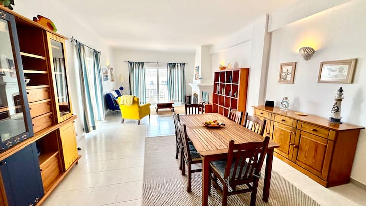 Espaçoso Apartamento 2 Quartos Junto à Praia - Lagos