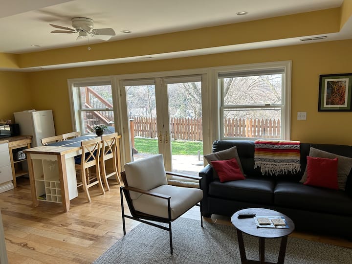 Spacious, Warm, Private Apartment Near Cmu /Pitt - Carnegie Mellon University, Pittsburgh