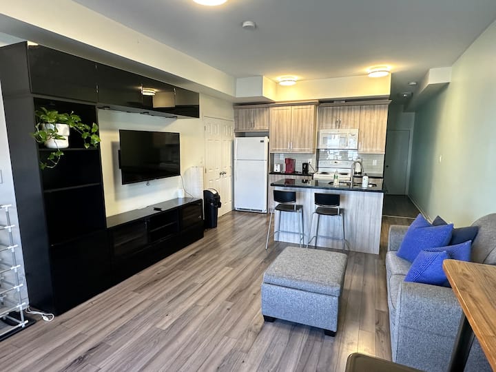 Bloordale Walk Up 2 Bed Near Subway! Free Parking! - Toronto