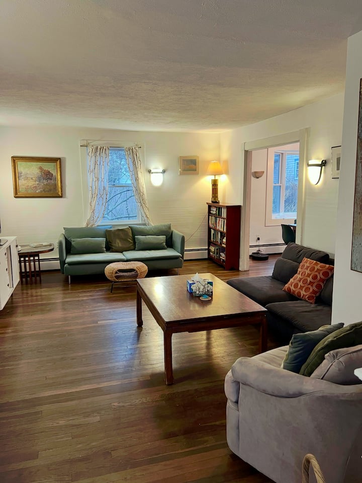 Vineyard Haven Home | 5 Min To Beach | 5 Beds - Oak Bluffs, MA