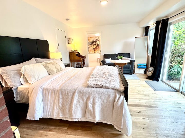 Luxe Suites (Spa Studio W/private Entrance) - Portland, OR