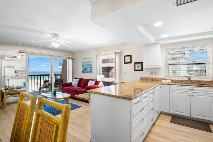 850 Sqft - 1 Bedroom 1.5 Bath (Gulf Facing!) Condo - St. Pete Beach, FL