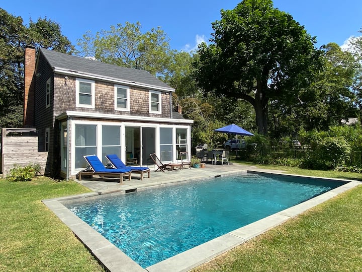 Brookhaven Hamlet Farmhouse With Pool - Bellport, NY