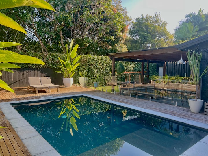 Tropical Eclectic Home | 4brm + Pool + Sauna - Tewantin