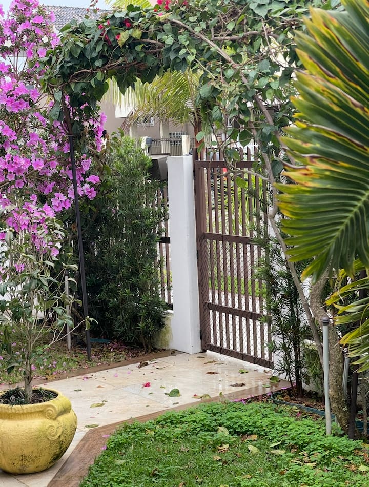 Casa Jurerê á 350 Metros Do Mar Com Piscina / Spa. - Florianópolis