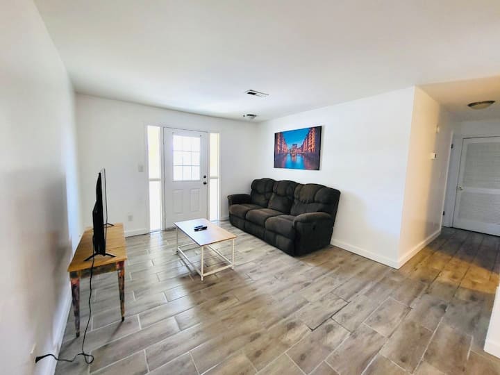 2 Bedrooms - Nature Theme "G" Entire Apartment - Huntsville, AL