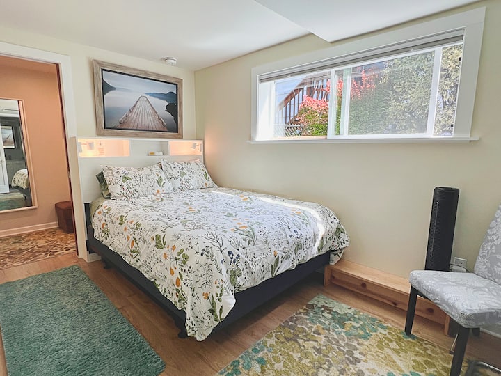 Private Entry Suite Stylish & Cute W Kitchenette - Seattle, WA