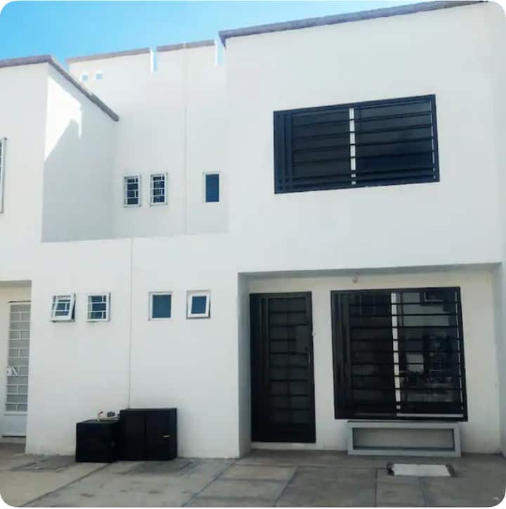 Casa Nueva ,Zona Norte,5 Min De Zonas Industriales - 이라푸아토