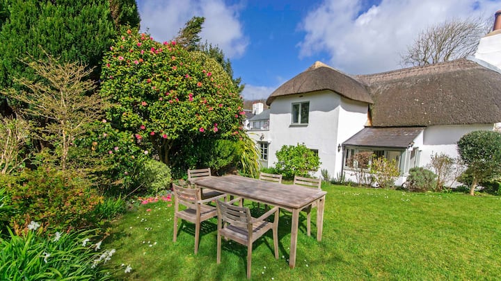 Perrymans Thatched Cottage Sleeps 6 | Dog Friendly - Devon