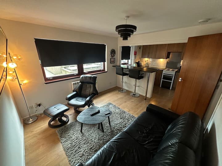 Beach Area, Entire One Bed Flat. Private Parking. - Aberdeen