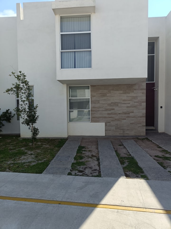 4 Habitaciones Con Smart-tv Y Ventilador. Equipada - San Luis Potosí