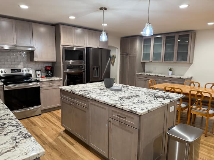 Newly Remodeled Comfortable & Quiet Neighborhood - Yreka, CA