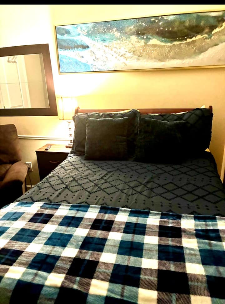 Private Room |Safe Area | Easy Commute - Huntsville, AL