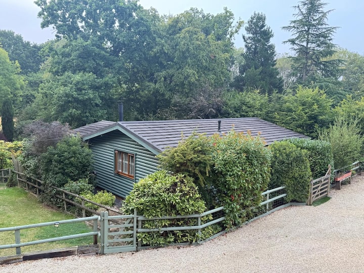 Luxury Log Cabin, Nr Horsham, W. Sussex, & Hot Tub - 호셤